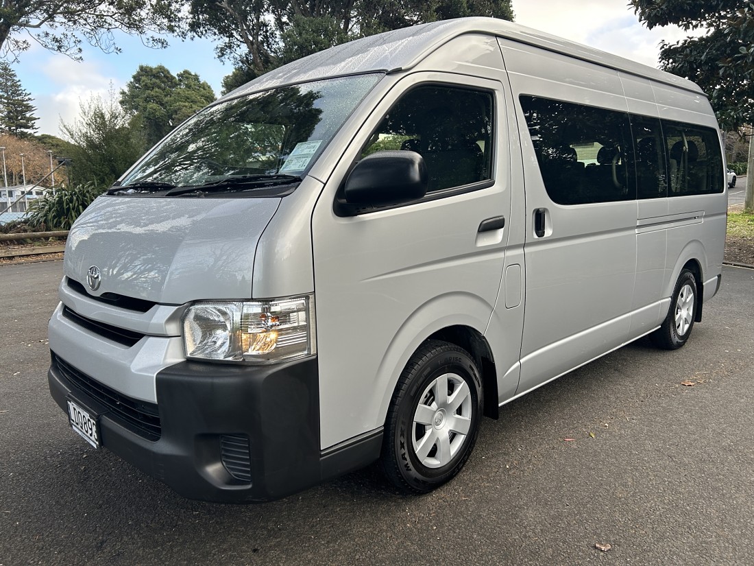 2018 Toyota Hiace Great condition 12 seater minibus - Toyota NZ