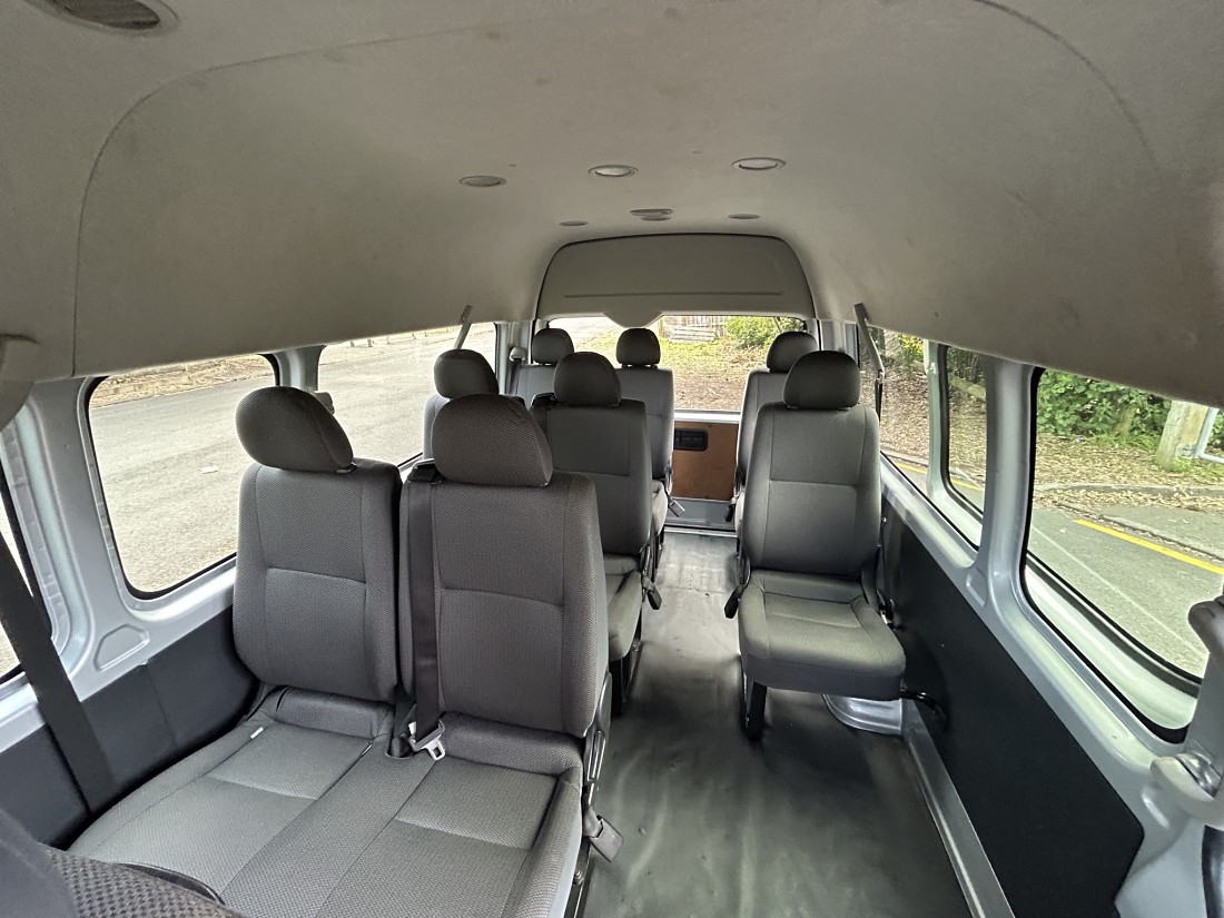 2018 Toyota Hiace Great condition 12 seater minibus - Toyota NZ
