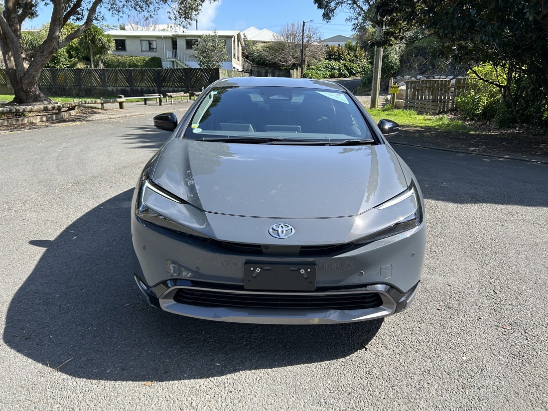 2024 Toyota Prius 2.0 Hybrid Z 5 Dr Hatch CVT 2WD FWD - Signature Class ...