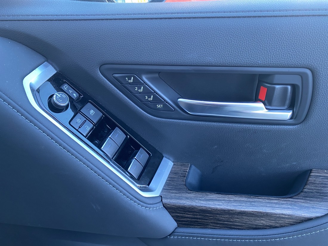 2023 Toyota Land Cruiser 300 VX Limited 3.3DT 10AT 4WD SUV/7S - Toyota NZ