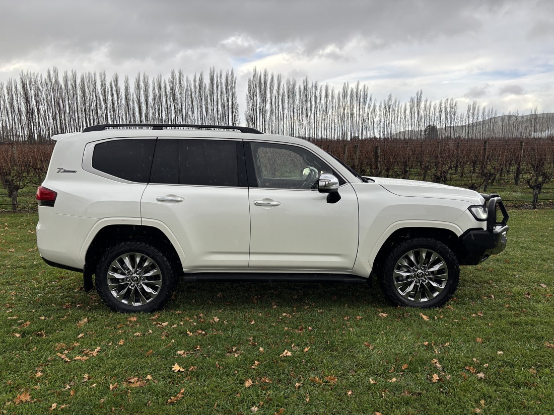 2021 Toyota Land Cruiser 300 VX Limited 3.3DT 10AT 4WD SUV/7S - Toyota NZ