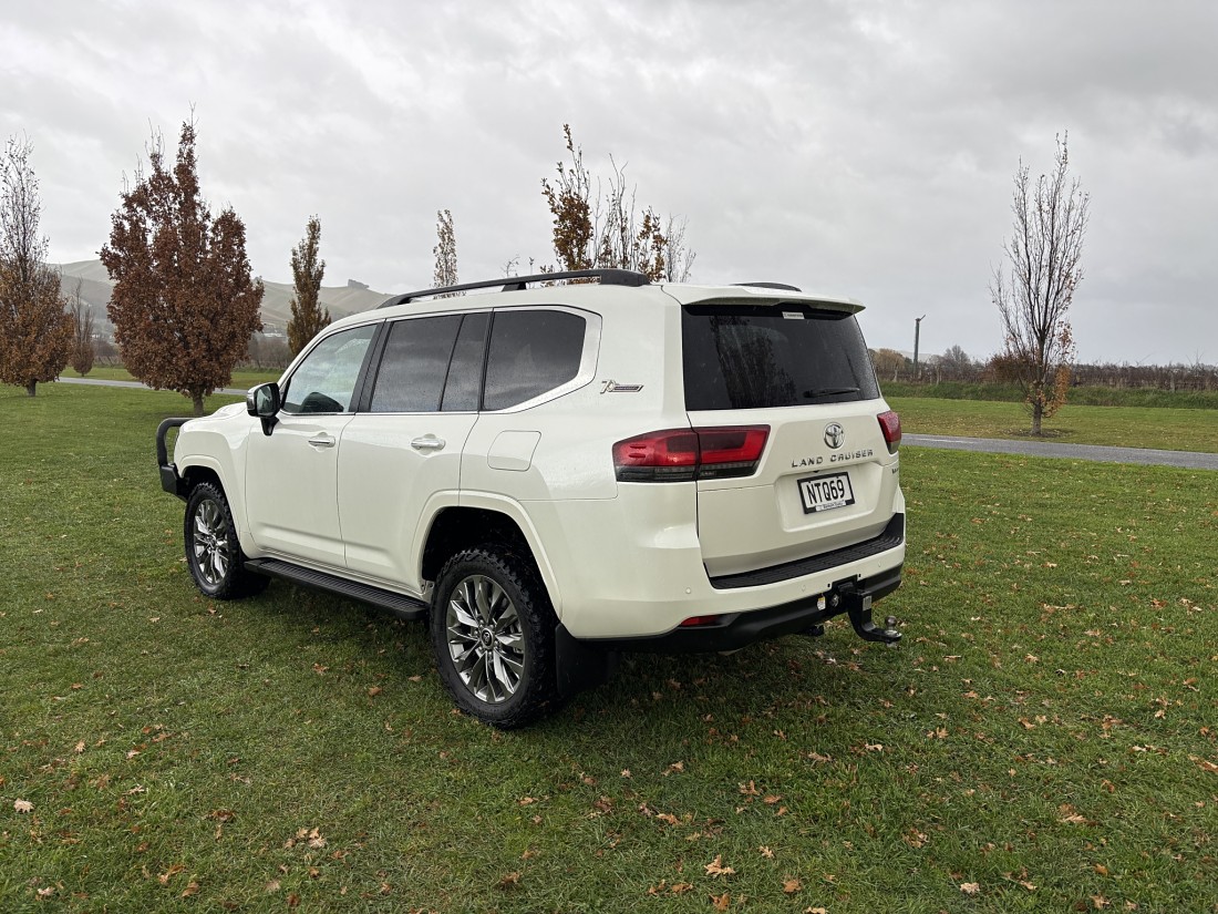 2021 Toyota Land Cruiser 300 VX Limited 3.3DT 10AT 4WD SUV/7S - Toyota NZ