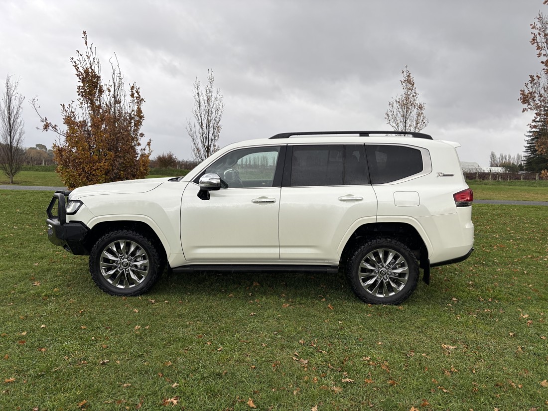 2021 Toyota Land Cruiser 300 VX Limited 3.3DT 10AT 4WD SUV/7S - Toyota NZ