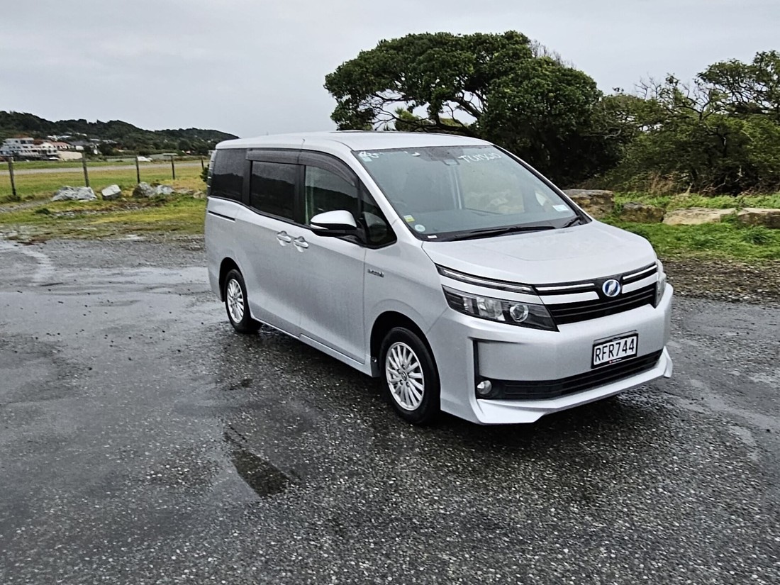2017 Toyota Voxy 1.8 Hybrid 5 Dr Wagon CVT 2WD (ZWR80G-BPXGB-1) - Toyota NZ
