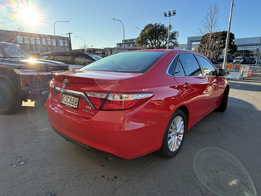 2017 Toyota Camry HYBRID ATARA SL - Toyota NZ