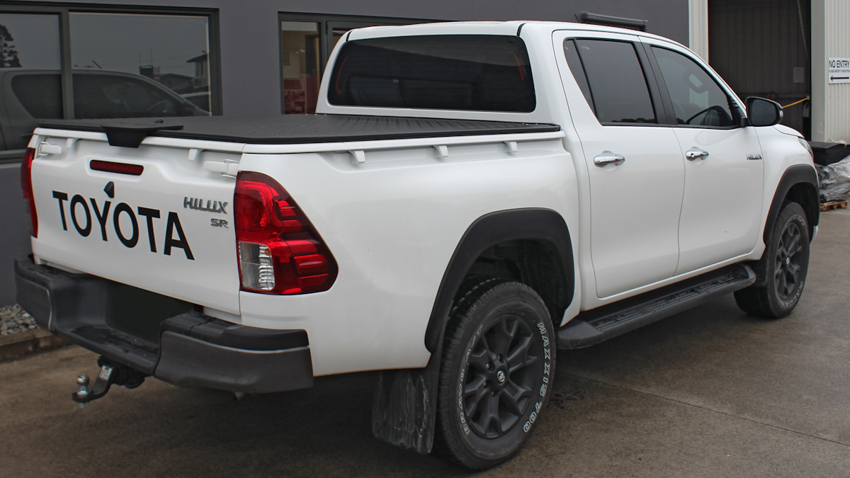 Hilux SR Hybrid 4WD Double Cab Ute - Accessories - Toyota NZ